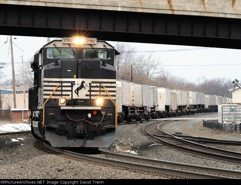 An Eastbound NS intermodal train is lead by NS 2672